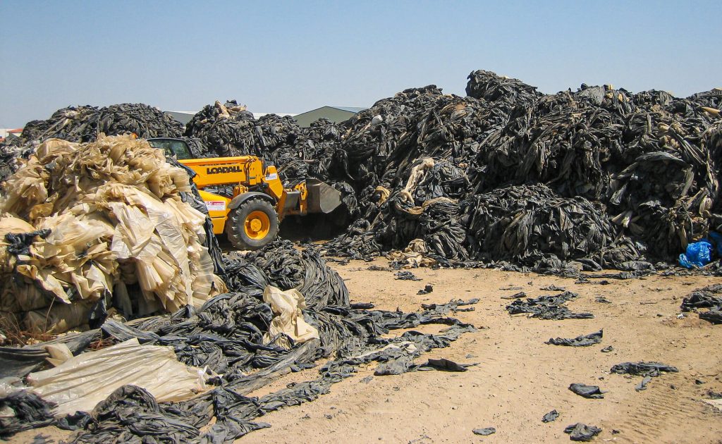 Agriculture film and crop plastics waste shredder and recycling