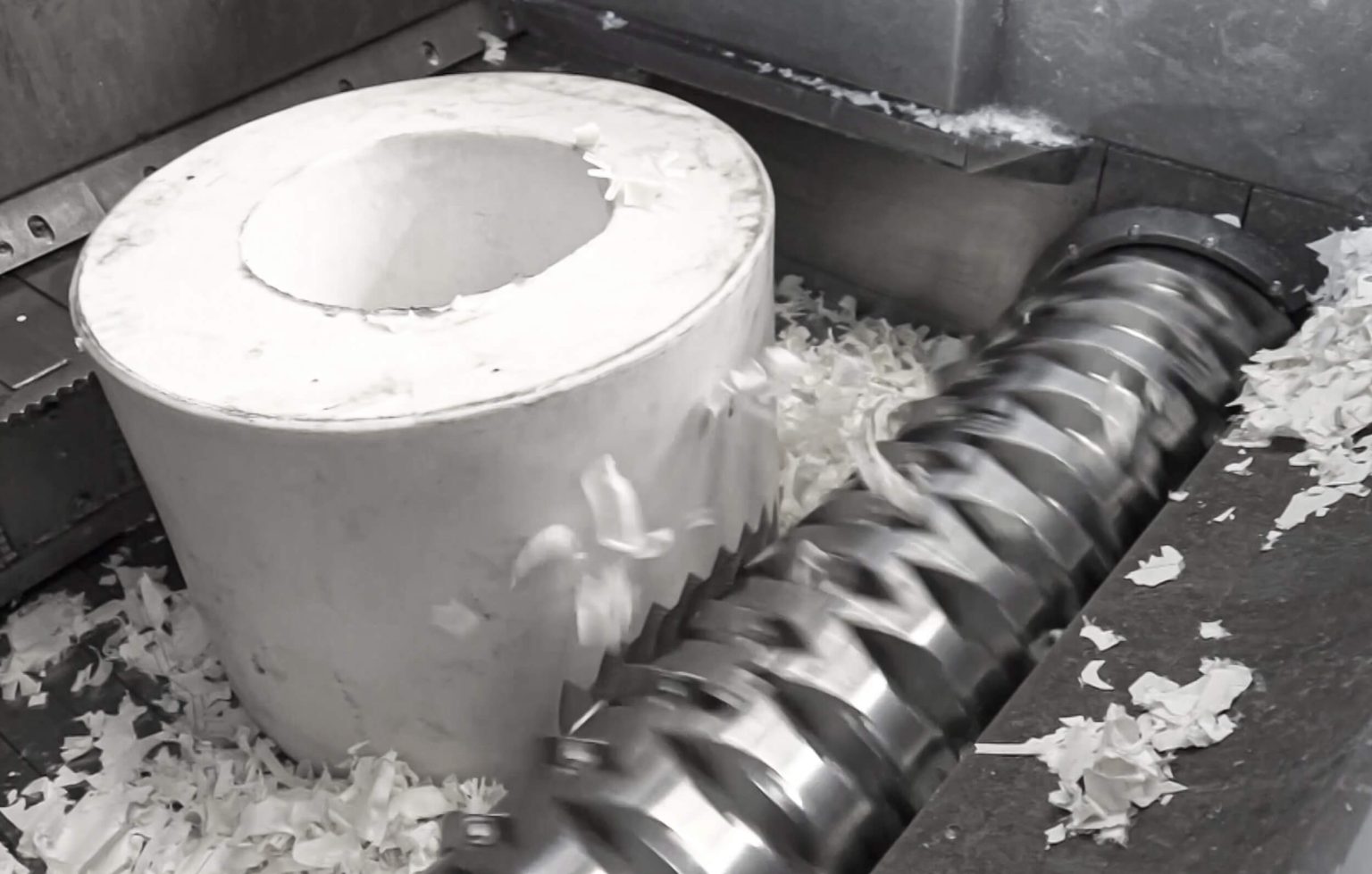 Shred and recycling plastic pipes made of HDPE, PP, PE and PVC