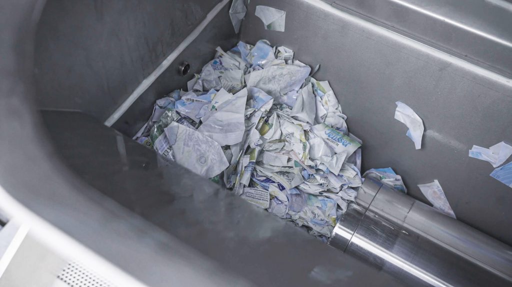 Compact drainage press A.200 for labels and tags