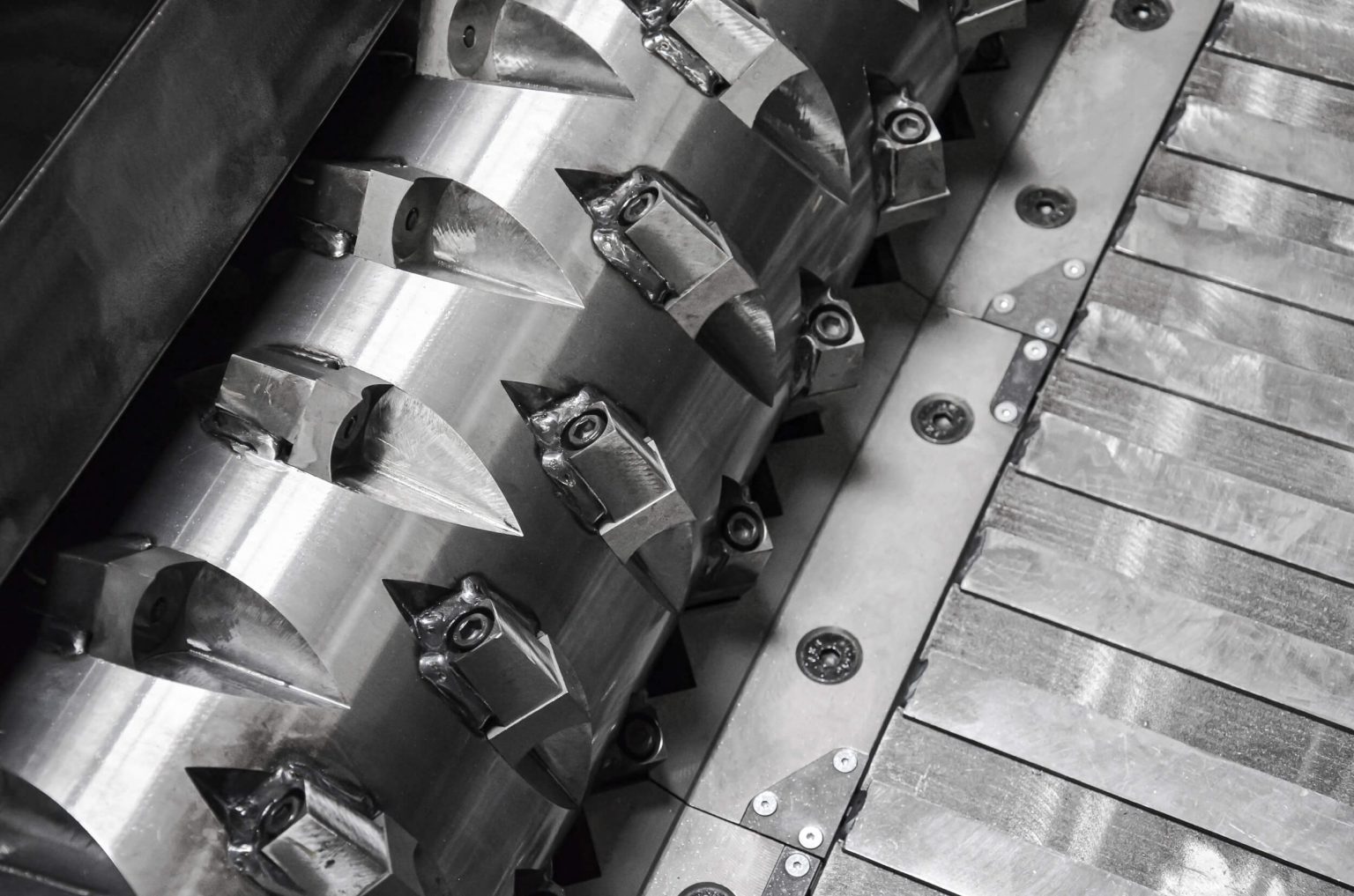 Single-shaft shredder WLK 800 for high throughput capacities