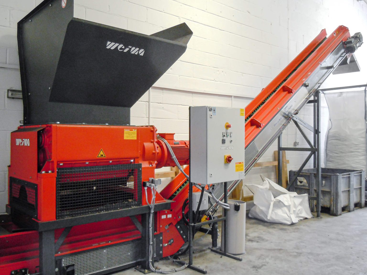 Four-shaft shredder ZM 40 shreds various materials | WEIMA