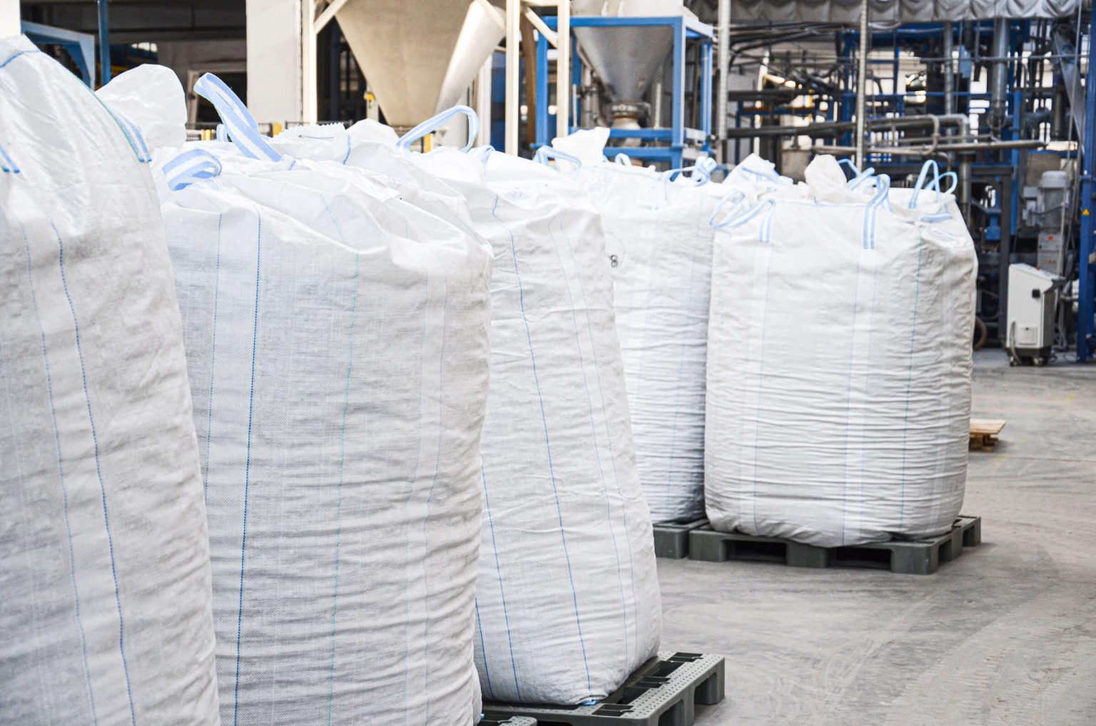 Big Bag, FIBC woven transport bags shredding for recycling and disposal