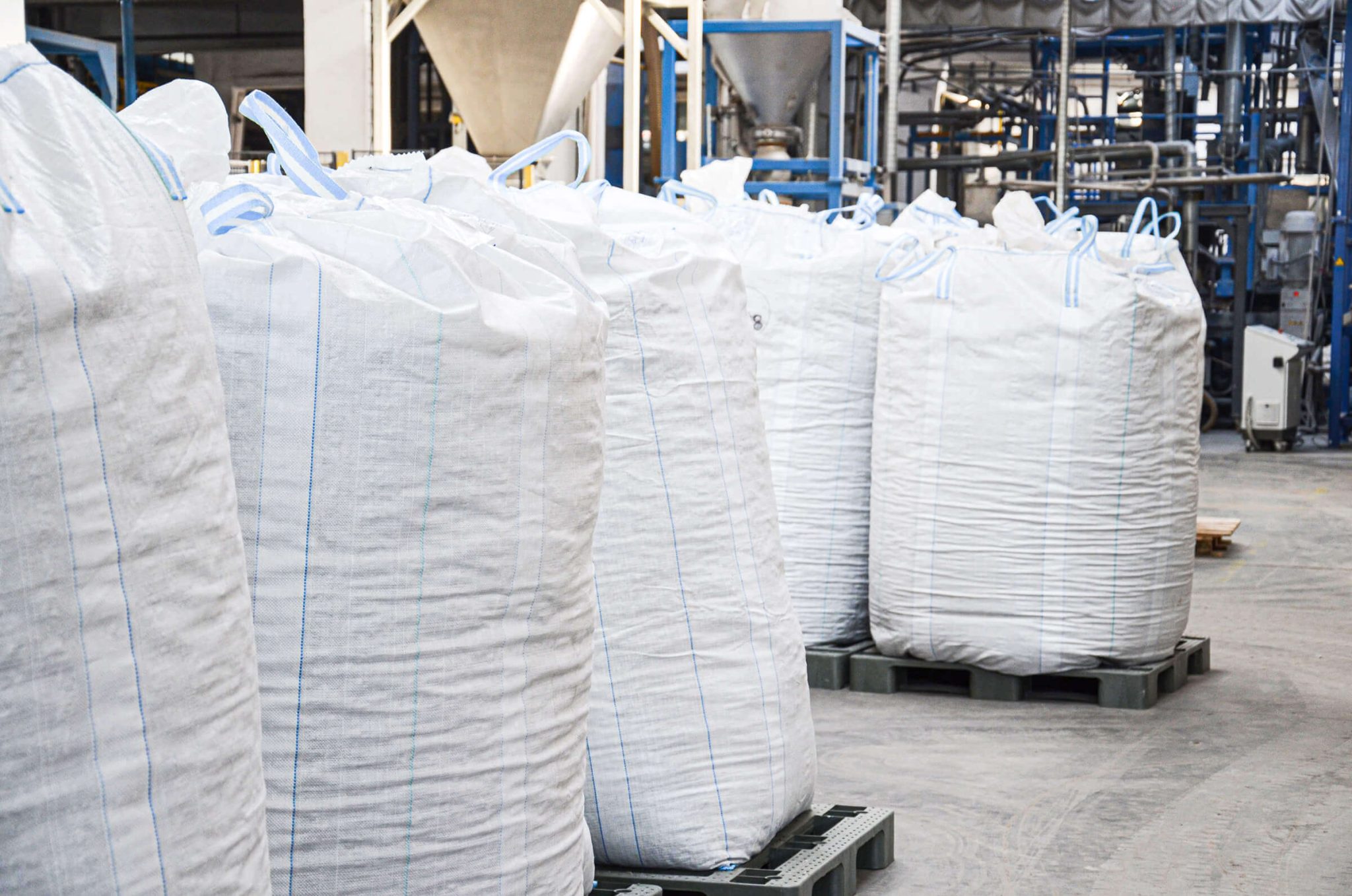 Big Bag, FIBC woven transport bags shredding for recycling and disposal