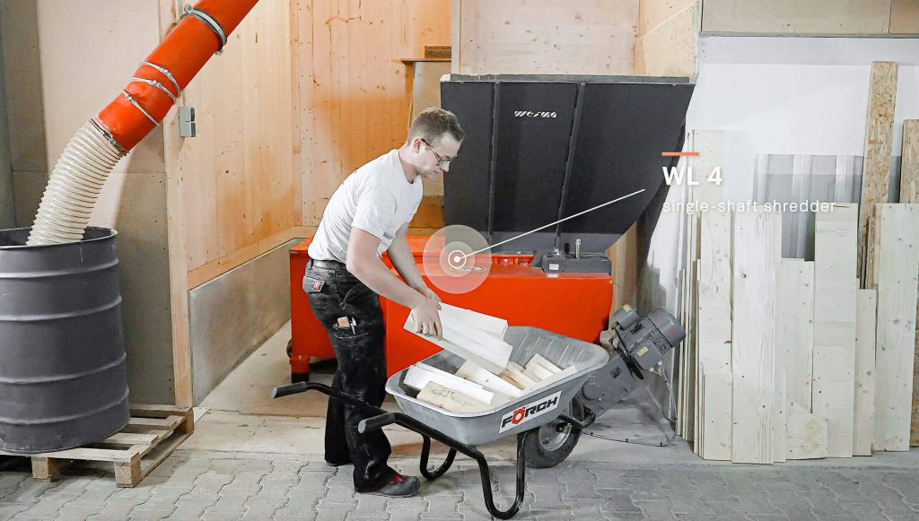 Autark heizen mit eigenen Hackschnitzeln | Zimmerei Kreutner