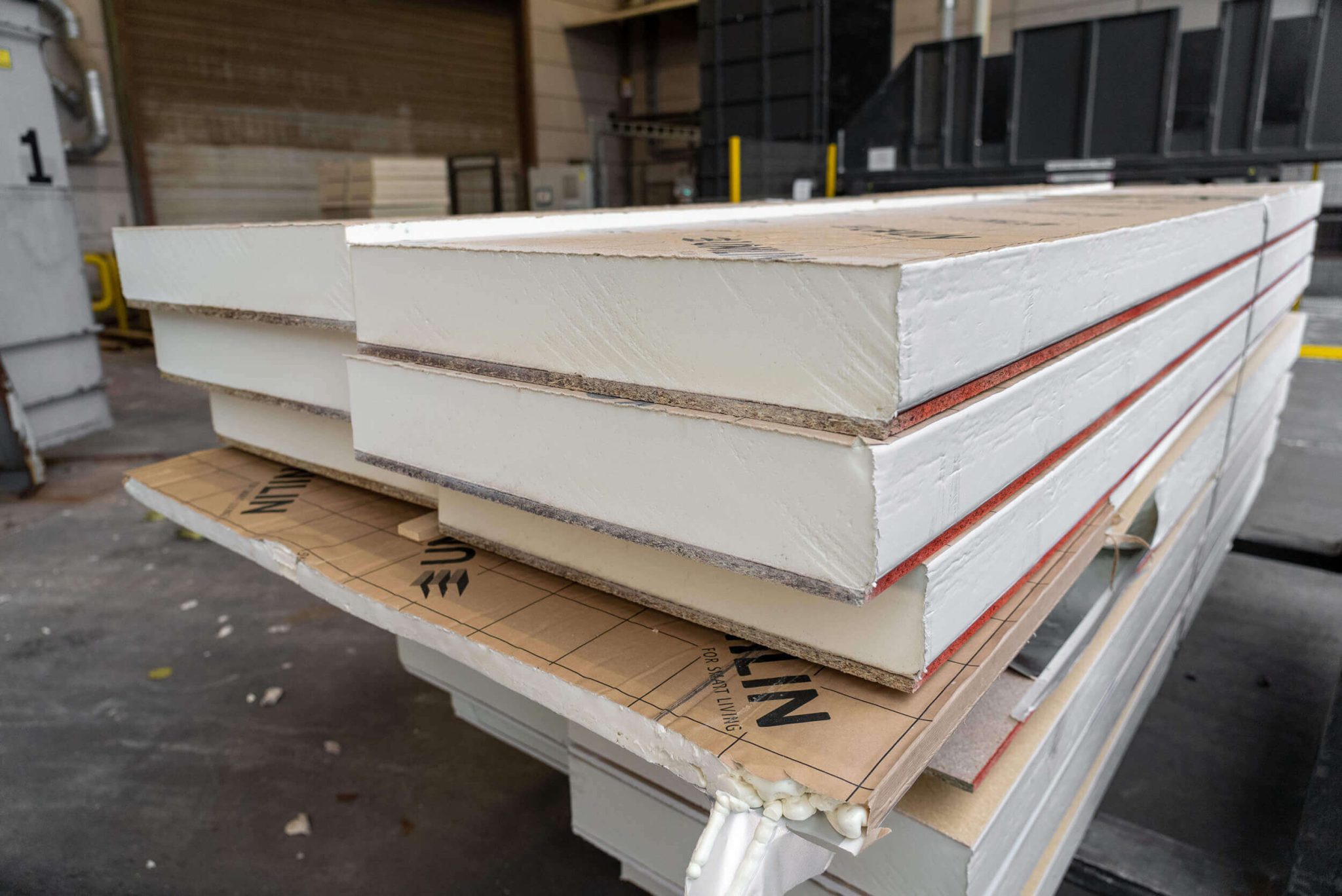 XXL Tilting Table for Insulation Boards Shredding at UNILIN