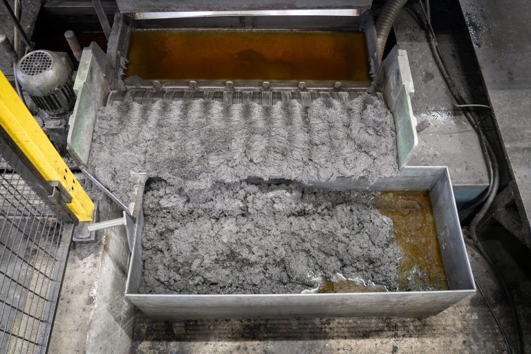 Grinding sludge press | dewater | compaction | recycling | disposal